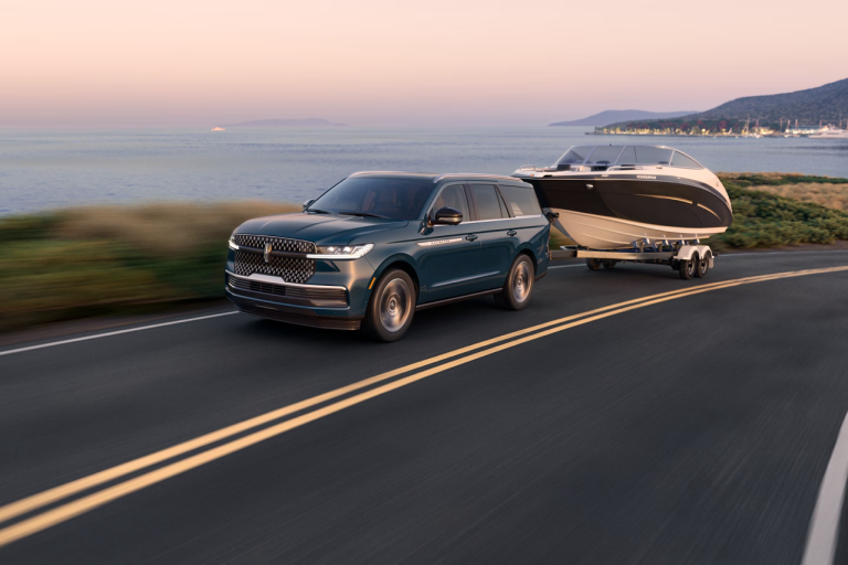 Lincoln Navigator vs. Cadillac Escalade: Choosing the Pinnacle of Full ...