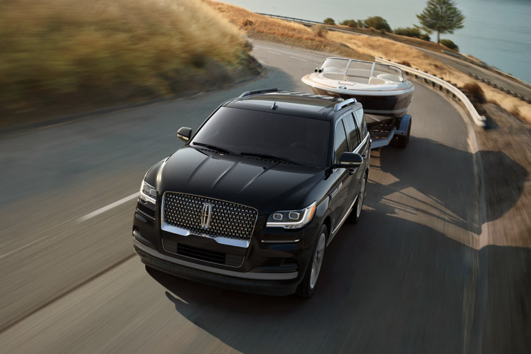 Lincoln SUV Models by Size: Corsair, Nautilus, Aviator, Navigator ...